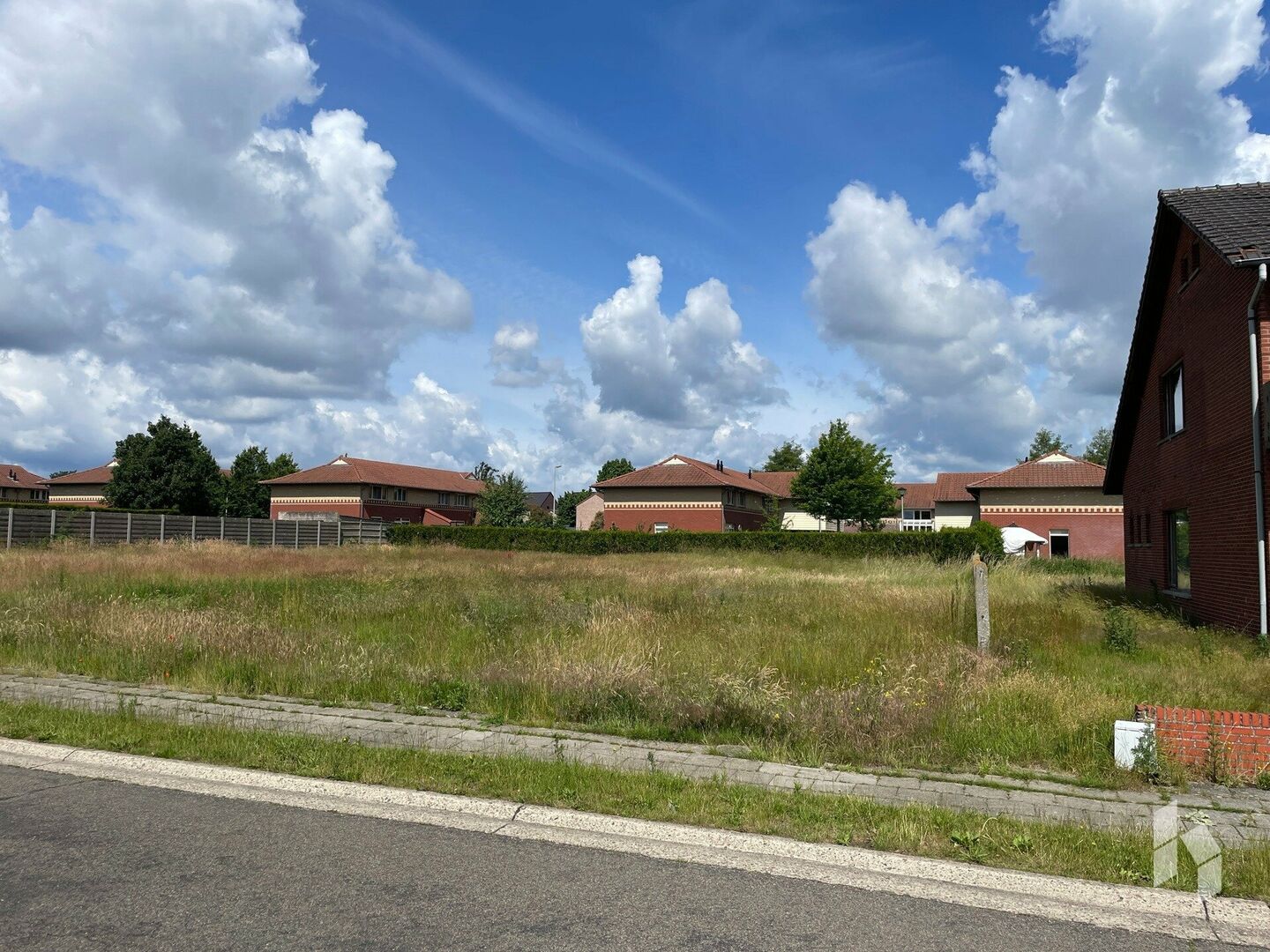 Bouwgrond te koop in Overpelt – Huiskantoor